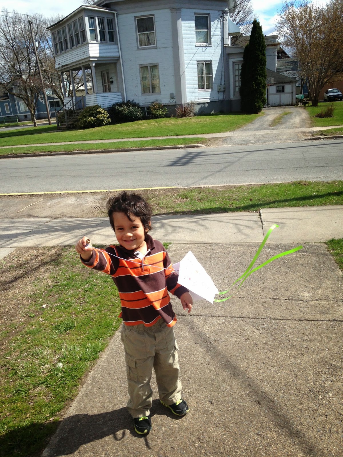 The Hand That Rocks the Cradle: How to Make an Easy Kite out of ...