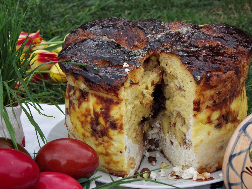 PASTE FERICIT SI LUMINAT! - CAIETUL CU RETETE