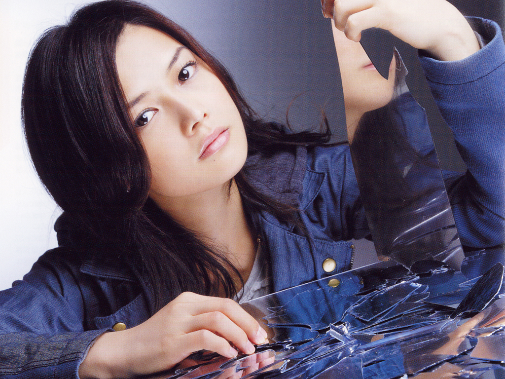 YUI SENS: YUI BIOGRAFIA