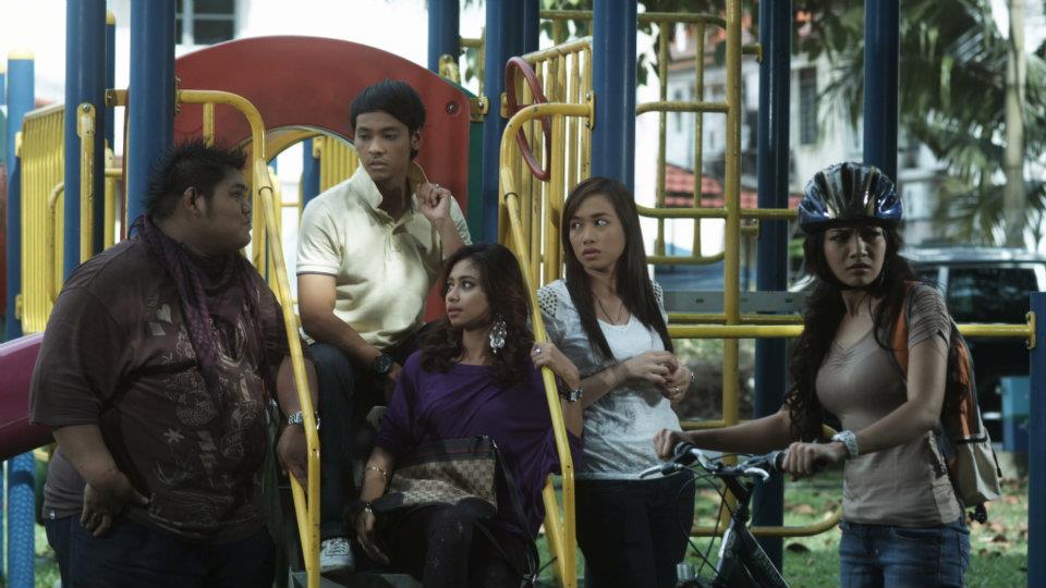 Screenshots Filem Azura 2012 (2 Febuari 2012) ~ Life in The Fab Lame!