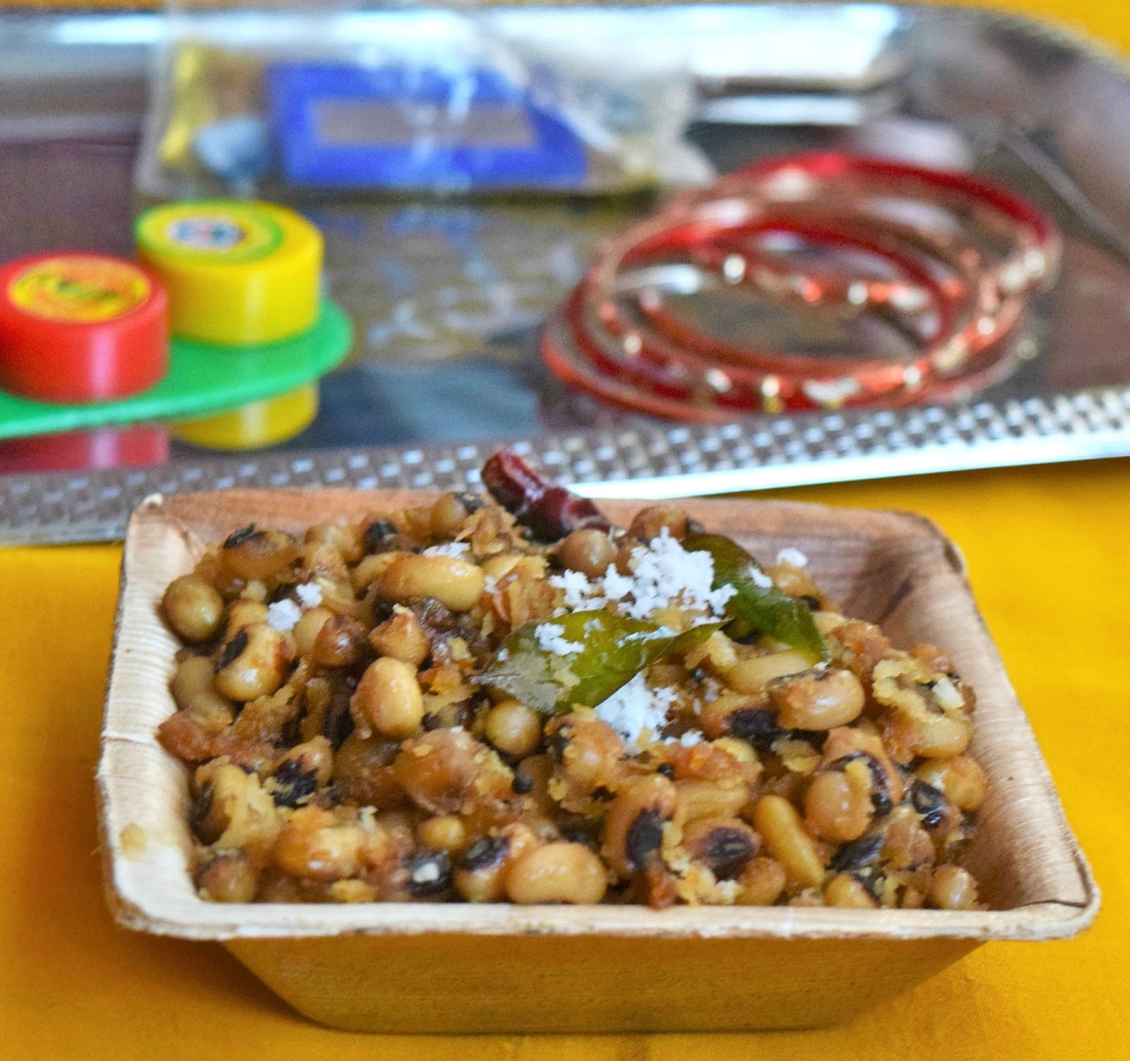 Poornima's Cook Book: Black Eye Bean Sweet Sundal / Karamani Sweet ...