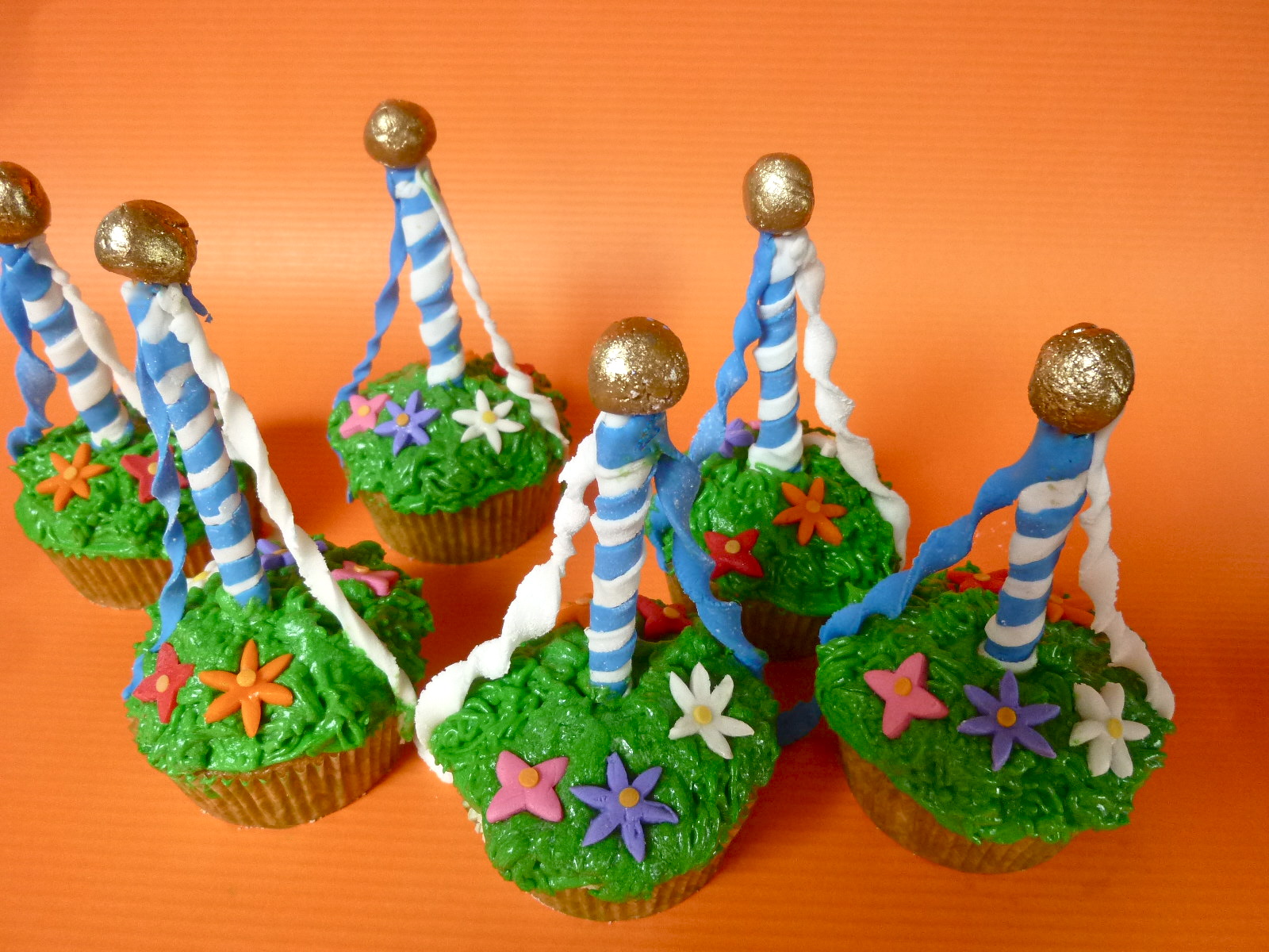 Maypole Cupcakes – Diary of a Mad Hausfrau