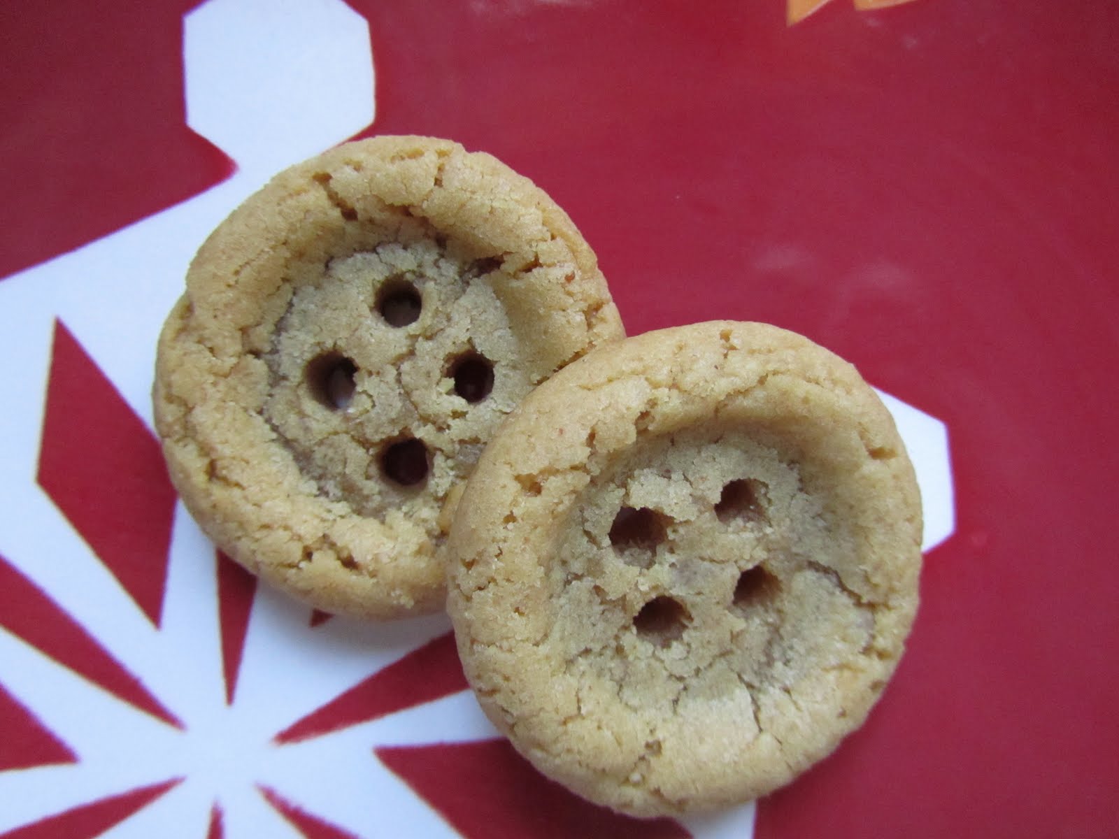 Next Door Laura: Cute-as-a-Button Confections from One Smart Cookie