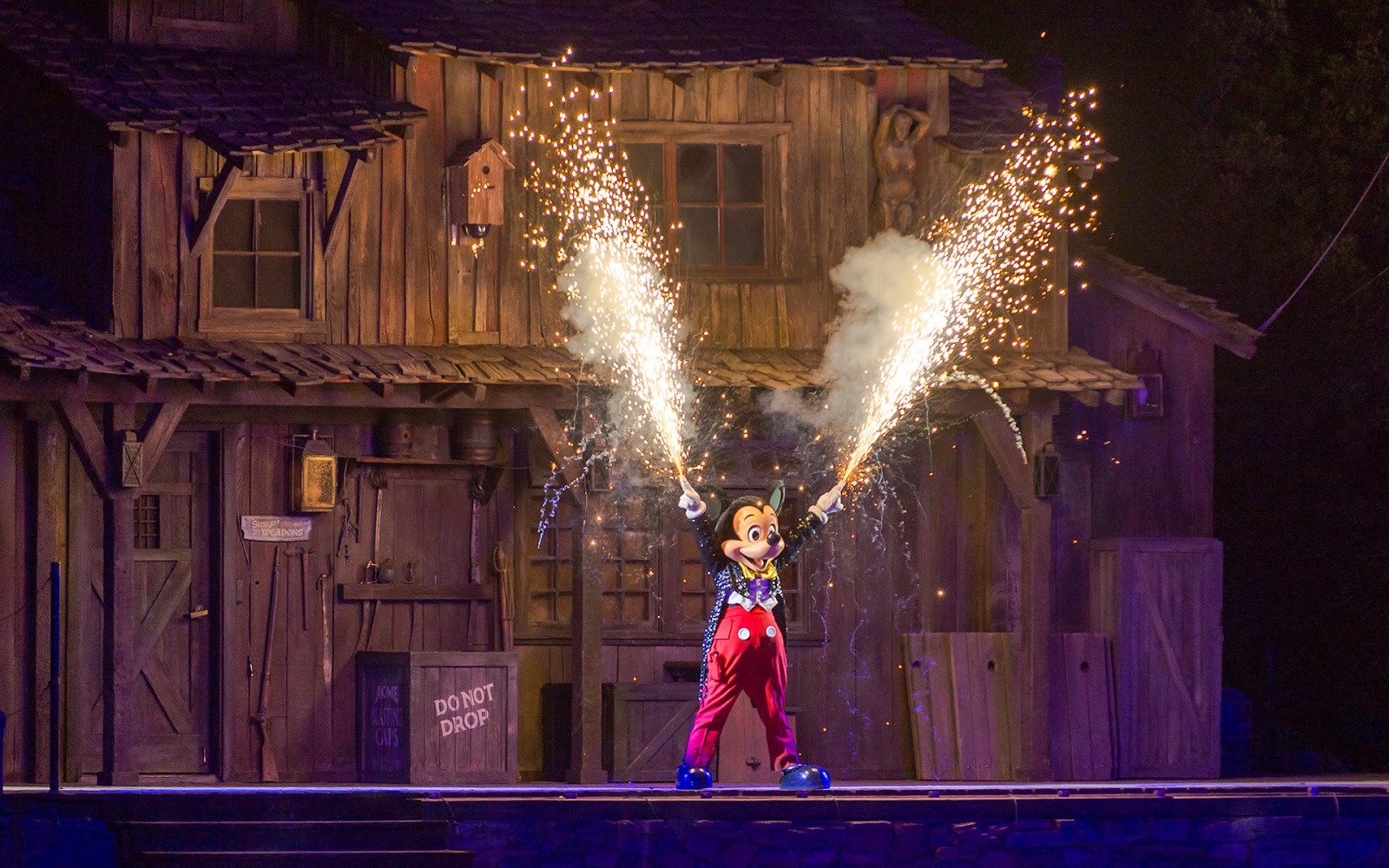 Scenes from FANTASMIC!