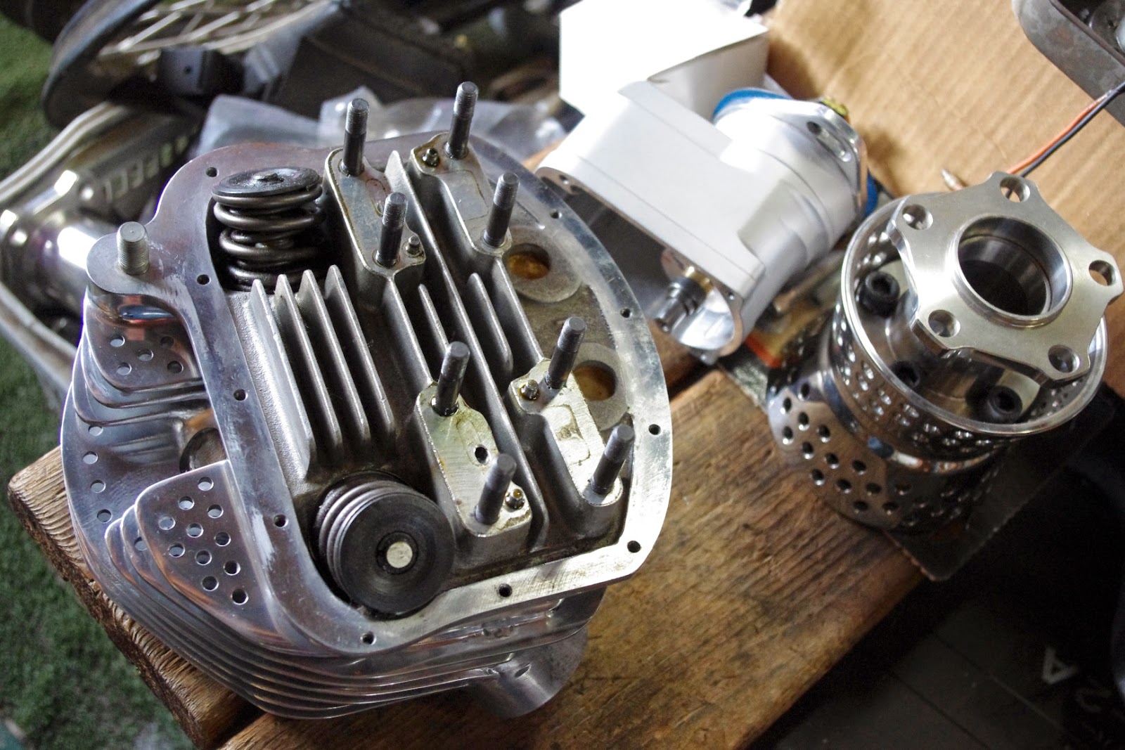 JUNK-MOTOR: At old biker