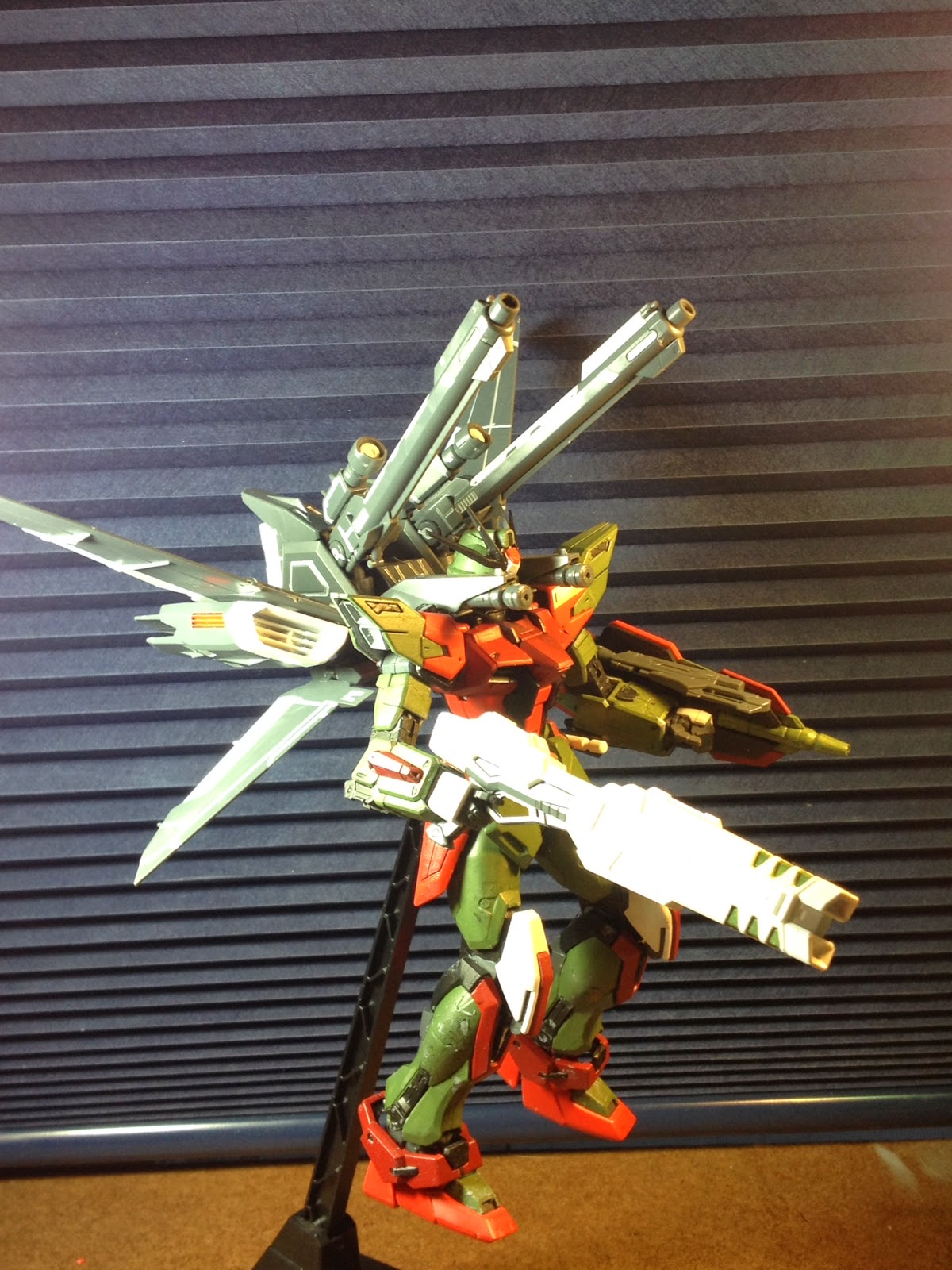 MG 1/100 Build Strike Gundam Full Package - Custom Build