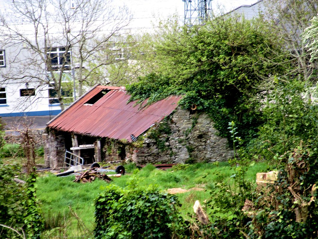 Somewhere in Ireland: old stone building