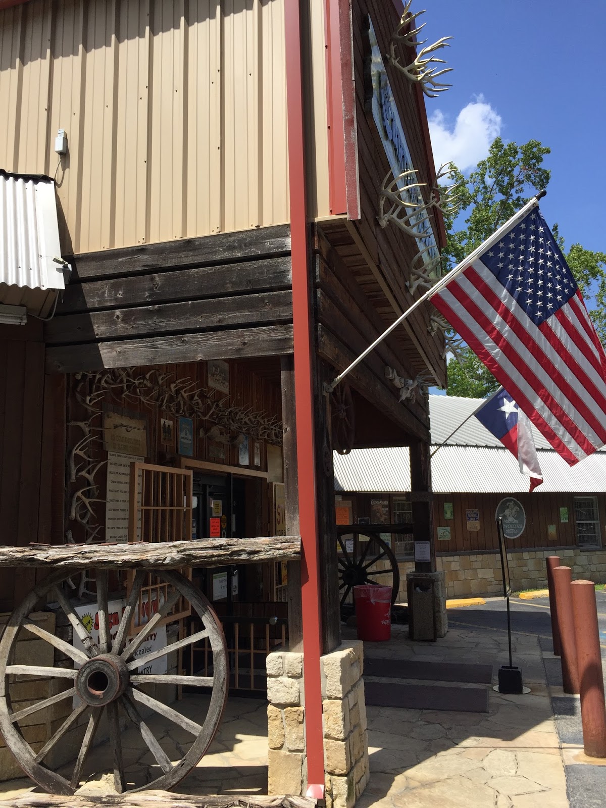 NationalForestHunter: Carter's Country Outdoors - A Texas Tradition