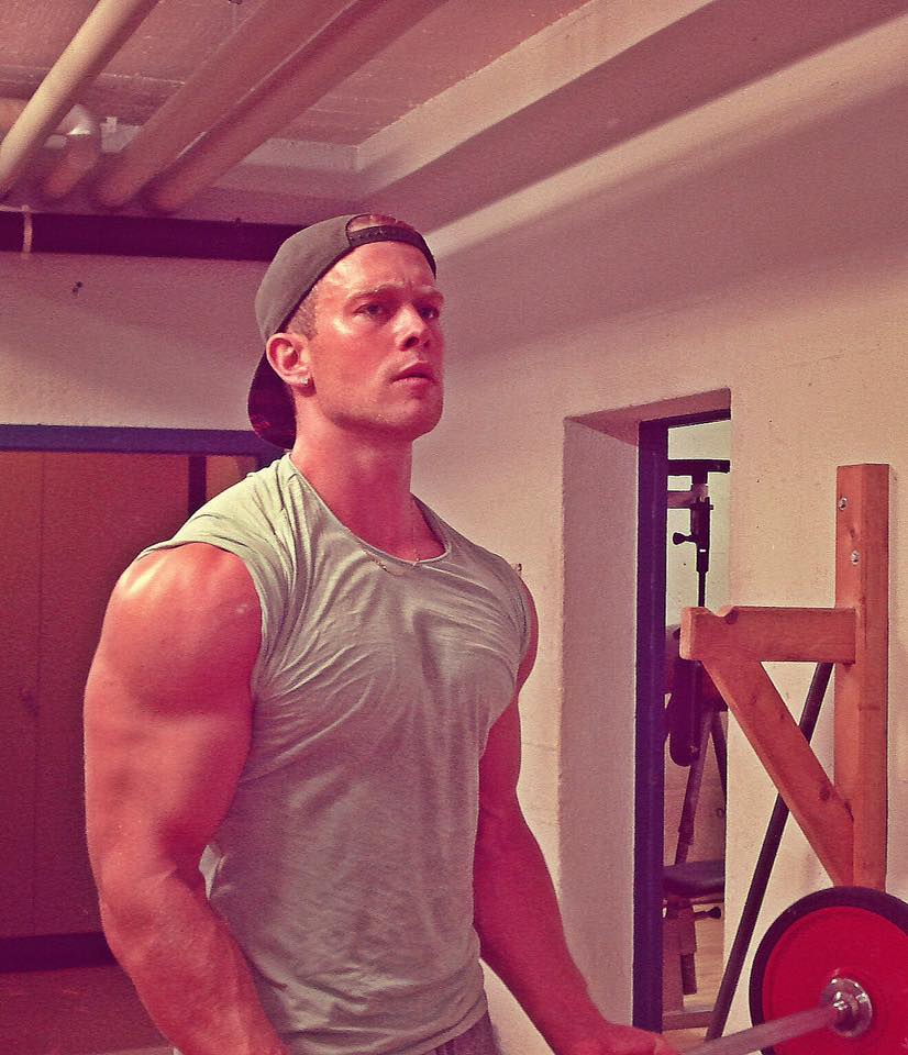 the beauty of male muscle: Lars