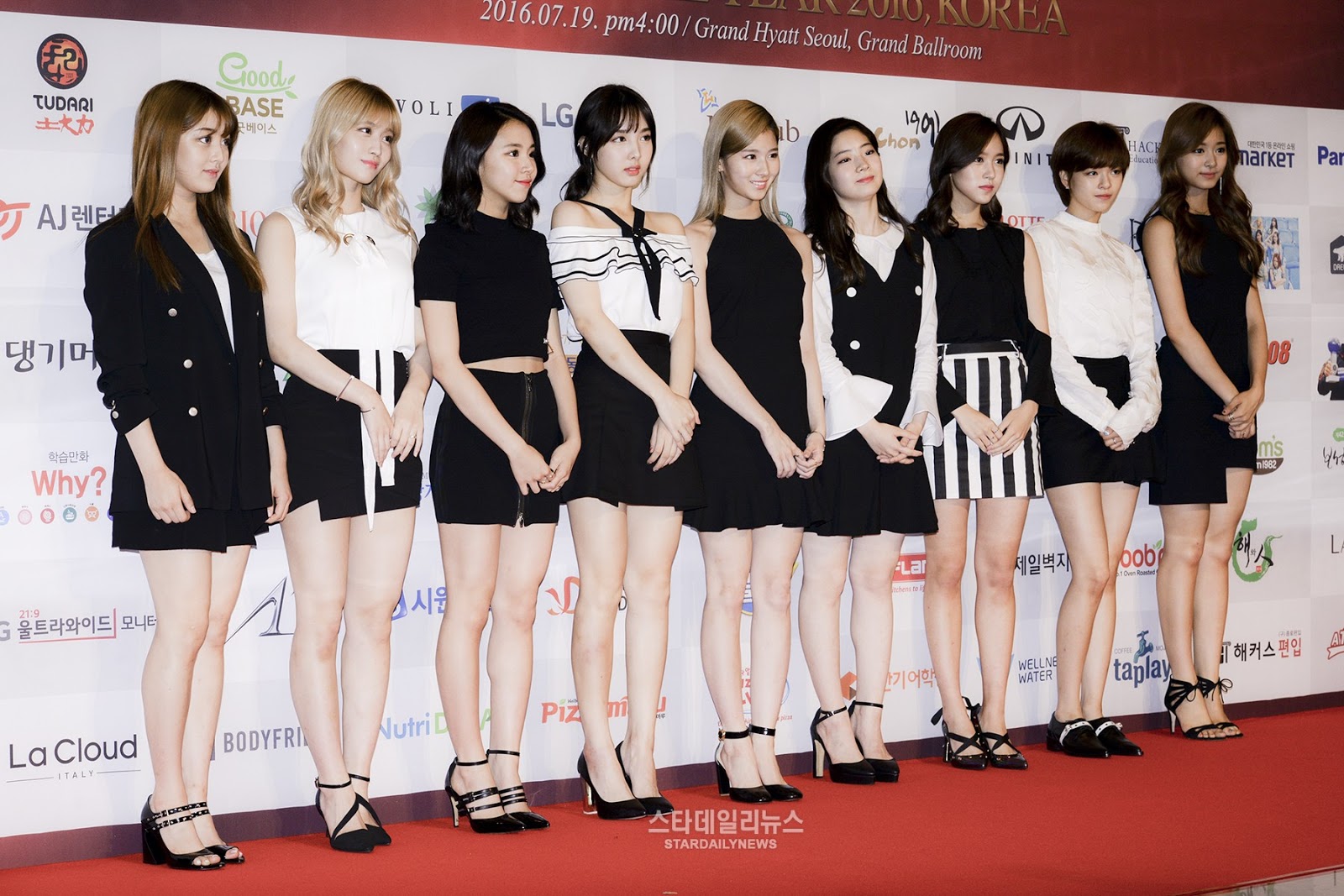 Joe's Twice Photo Blog: TWICE photo 7.11~20 and STRIKEZON Making video