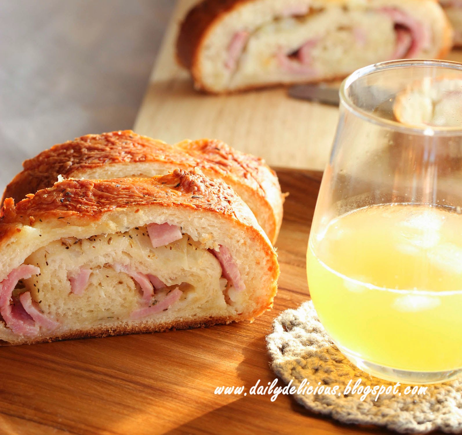 dailydelicious thai: Ham and Onion cheese roll: Have your bread and eat it