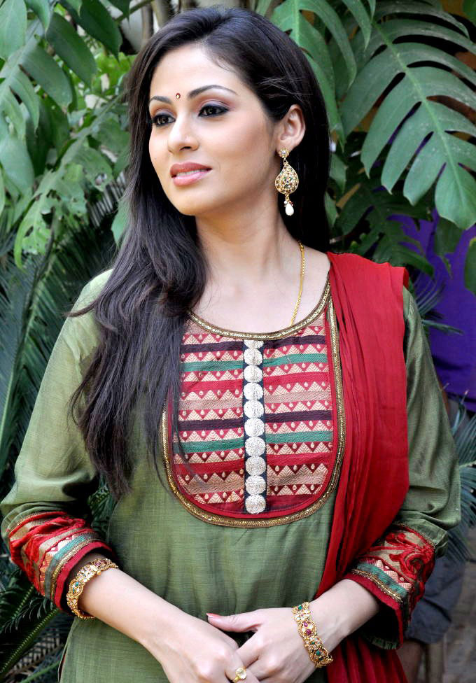 Sada Actress New Movie opening Stills, Sada actress cute masala pics ...