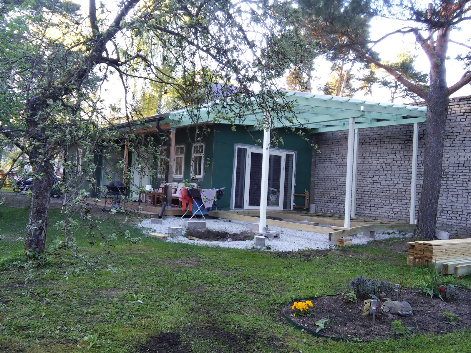 Nõmme majast kodu: 2015 kevad - terrass saunale