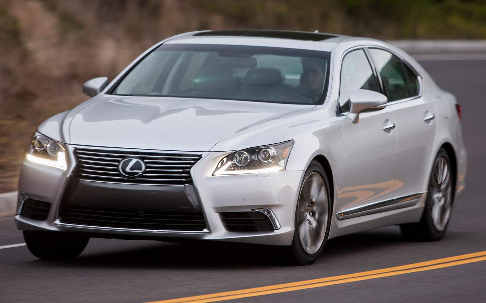 Lexus LS 460 2013: fotos, consumo e ficha técnica