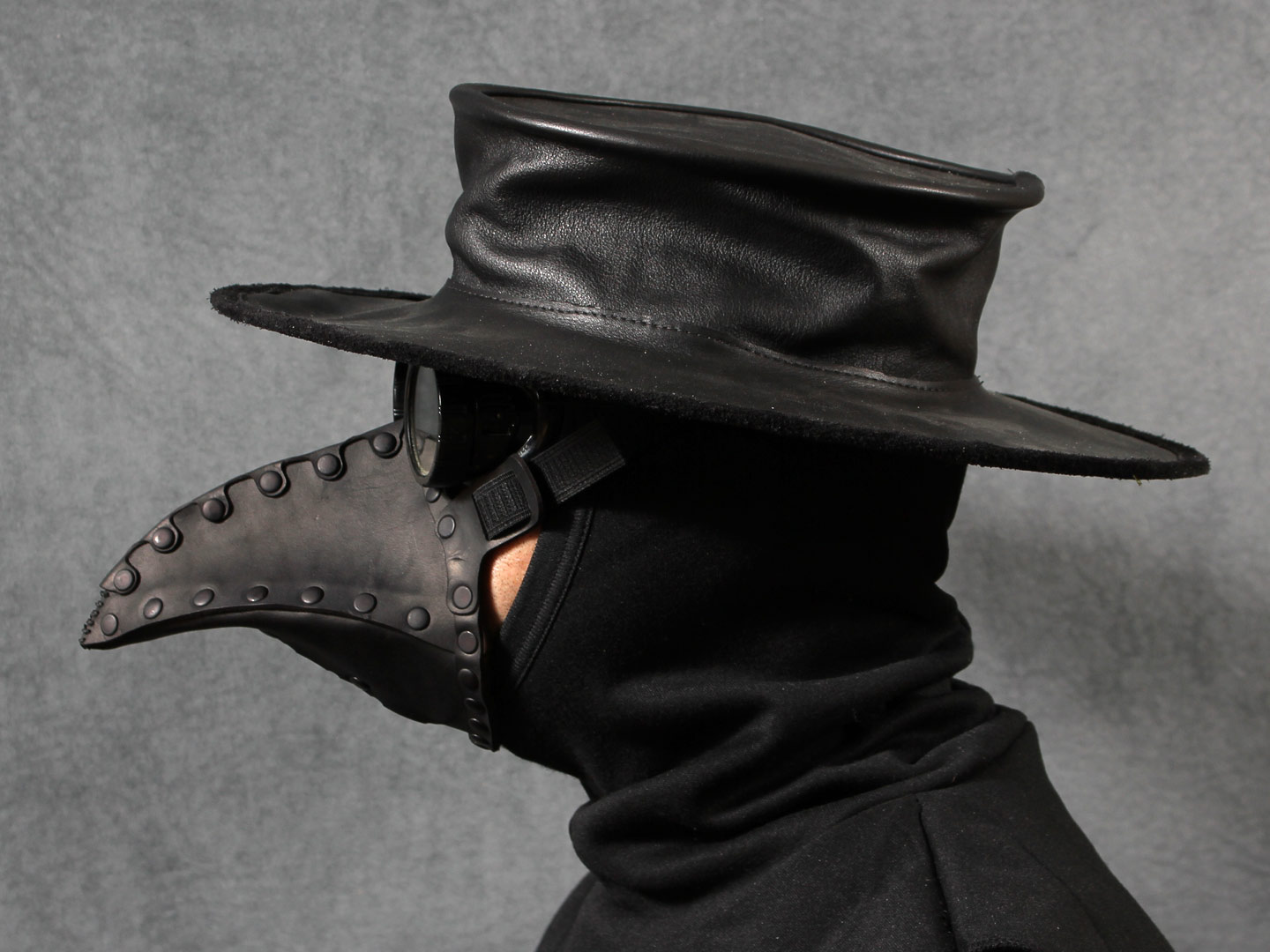 Tom Banwell—Leather and Resin Projects: Pestis: Plague Dr. Beak