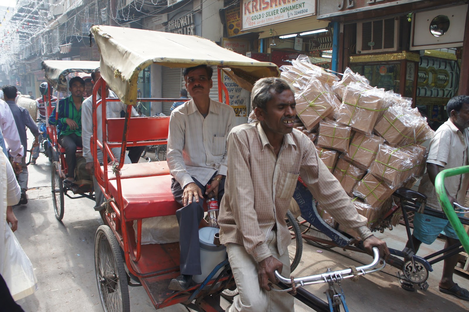 BombayJules: The Handcart Men of Mumbai