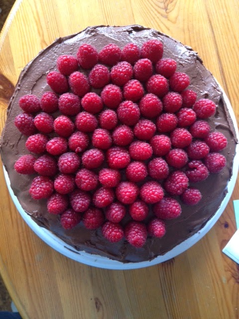 Marlenes making and baking: Chocolate raspberry birthday cake :)