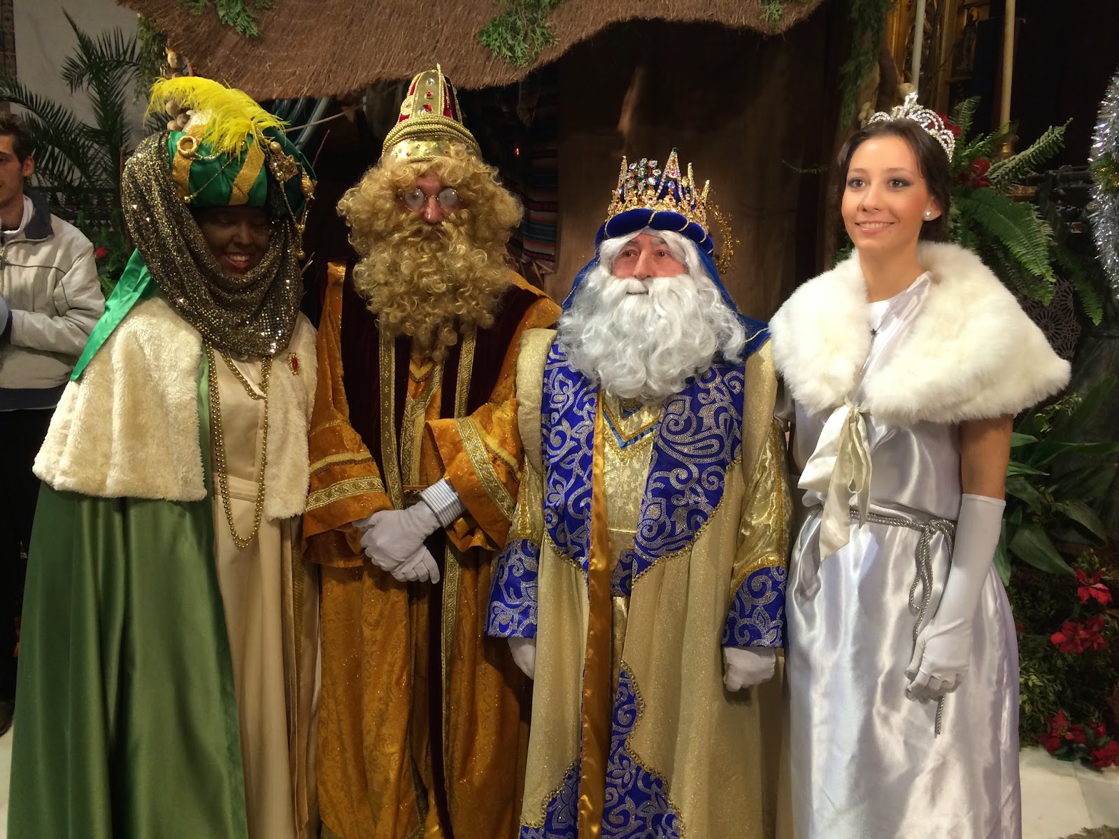 Azul y plata: Visita de Sus Majestades los Reyes Magos de Oriente a nuestra hermandad