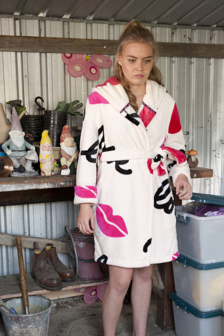 British TV InterMix : Neighbours - Xanthe Canning is trapped in a shed ...