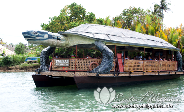 5 Must Know About Bohol’s Floating Restaurant