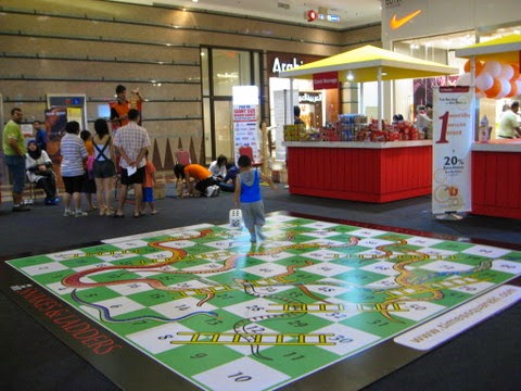 JOM: Dam Ular dan Tangga versi kain bersama dadu.