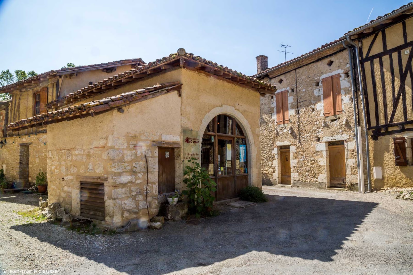 Découvrir la France en photos: 103 - SARRANT. (Gers -32)