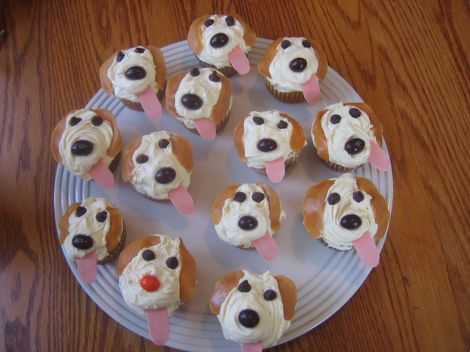 Puppy Dog Cupcakes (My 7th Blogiversary) ~ Edesia's Notebook