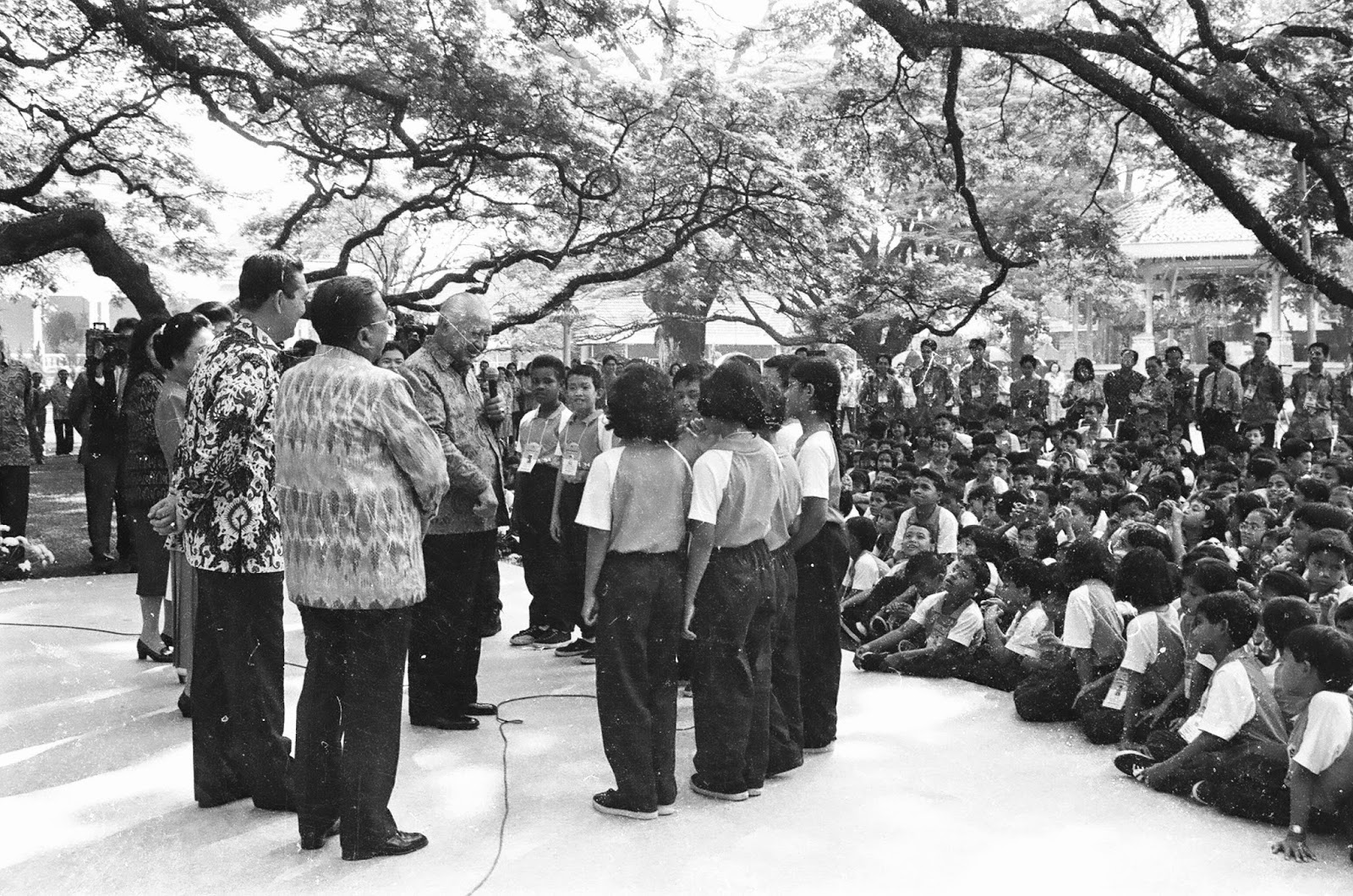 Pak Harto dan Anak-anak Indonesia | PUSAT DATA