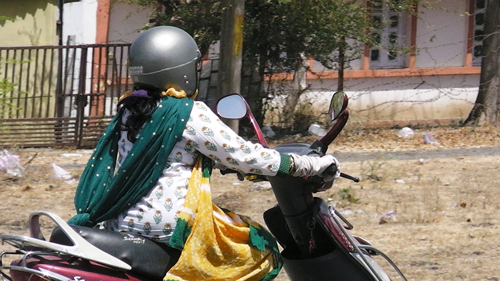 Daemon's Workshop: Indian women in gloves, Indian women riding scooty ...