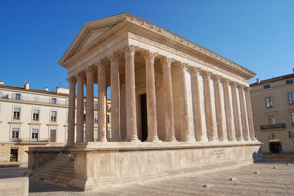 La Maison Carrée de Nimes - AQUÍ Y EN OTRO LUGAR