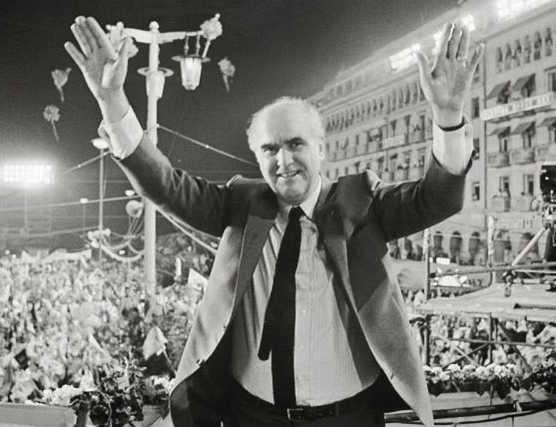 ΔΗΜΟΚΡΑΤΙΑ ΤΟΥ ΕΦΙΑΛΤΗ, Η ΕΞΟΥΣΙΑ ΤΩΝ ΠΟΛΙΤΩΝ: ΤΡΕΜΕΙ ΤΟ ΠΑΣΟΚ ΤΗΝ ...