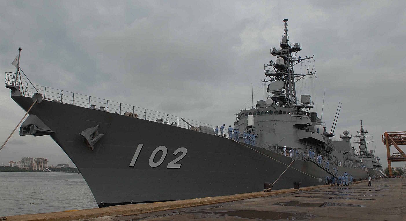 Tarmak007 -- A bold blog on Indian defence: Japanese Navy ships in Kochi