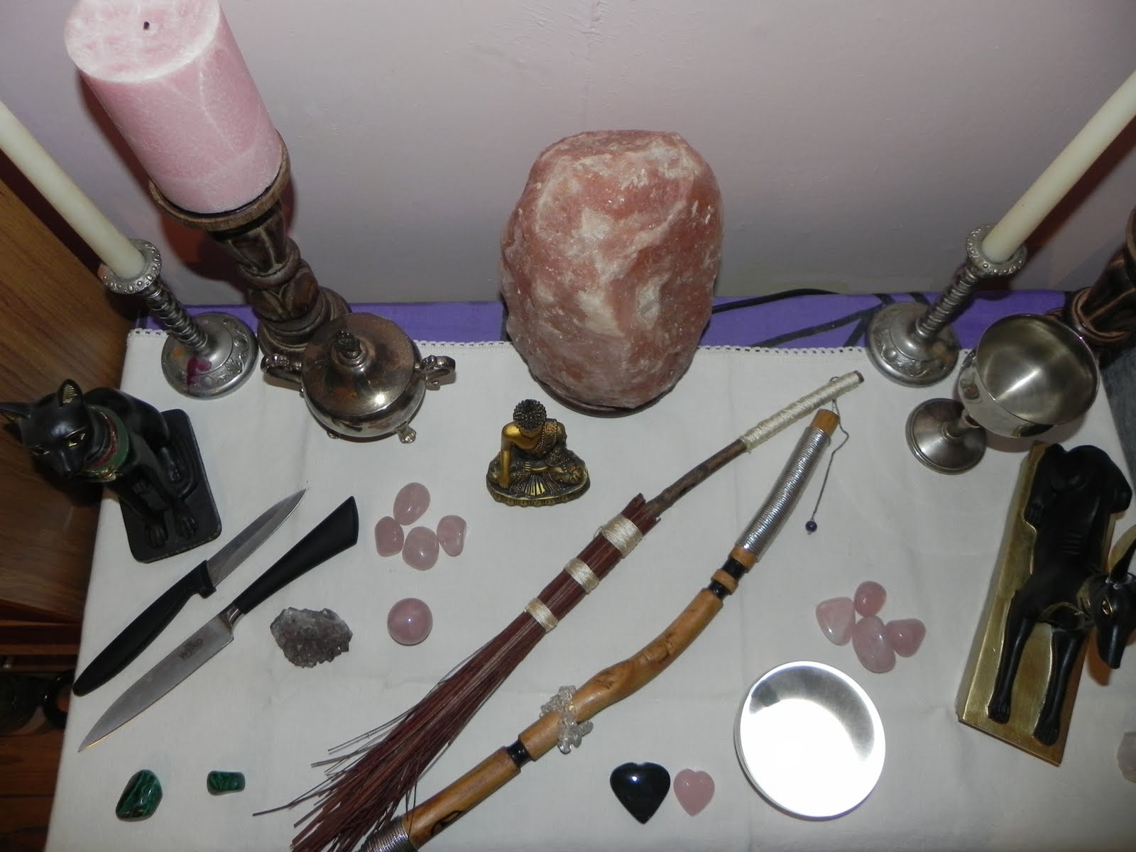 The Wiccan Altar - pendencrystals