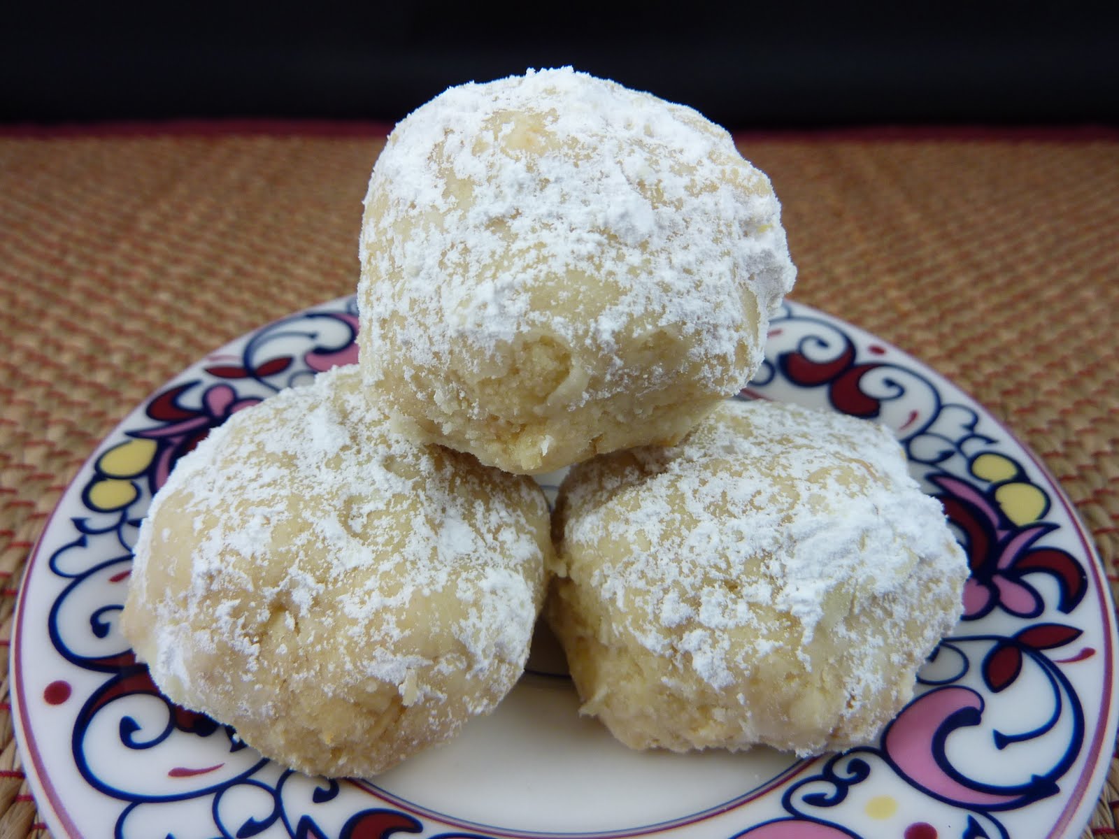 Cookies on Friday: Almond Powder Puffs