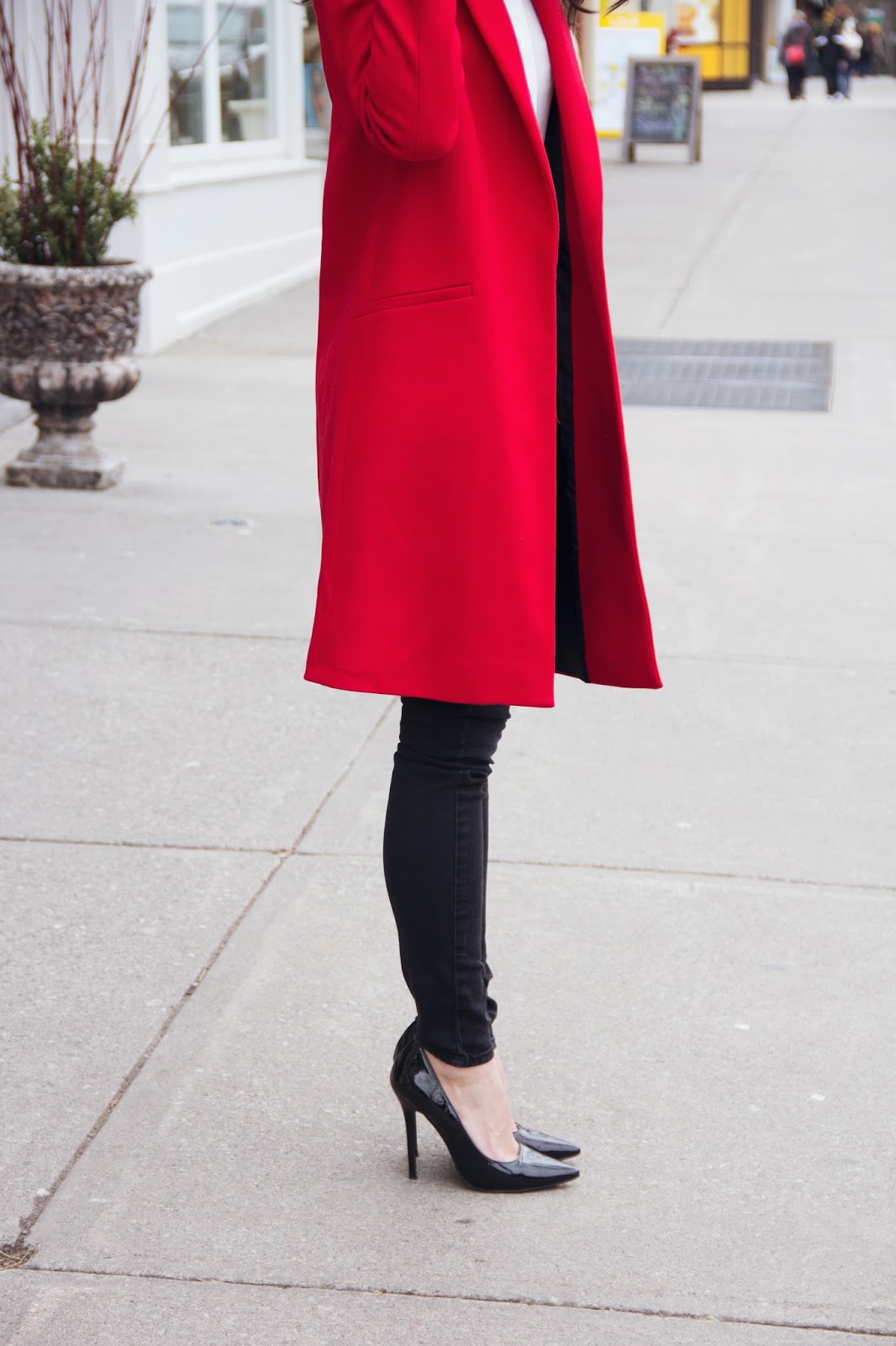 Bright Red Coat | Carolina Pinglo