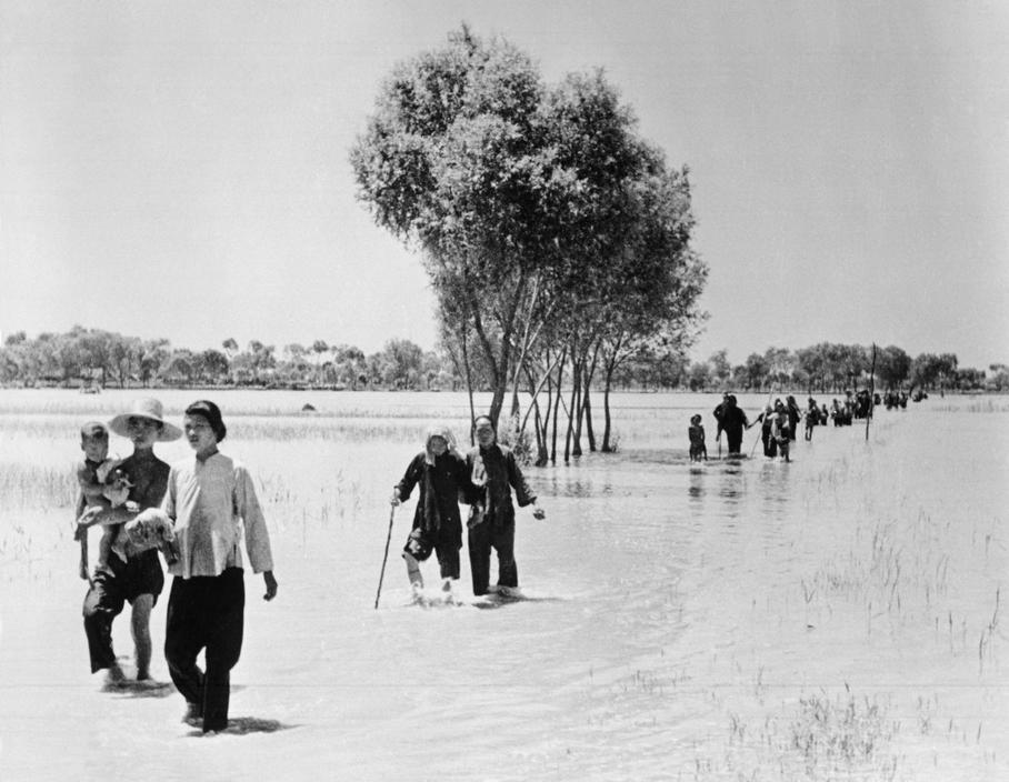 solitary dog sculptor: Photos - Fotos: Robert Capa - China 1938 - Sino ...