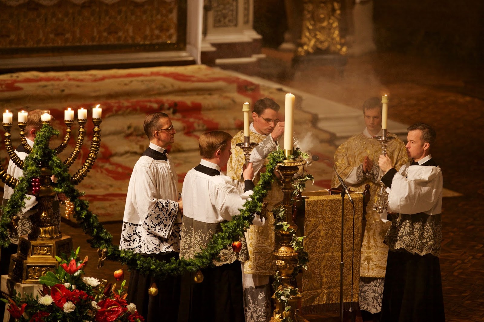 New Liturgical Movement: Midnight Mass at the London Oratory 2016