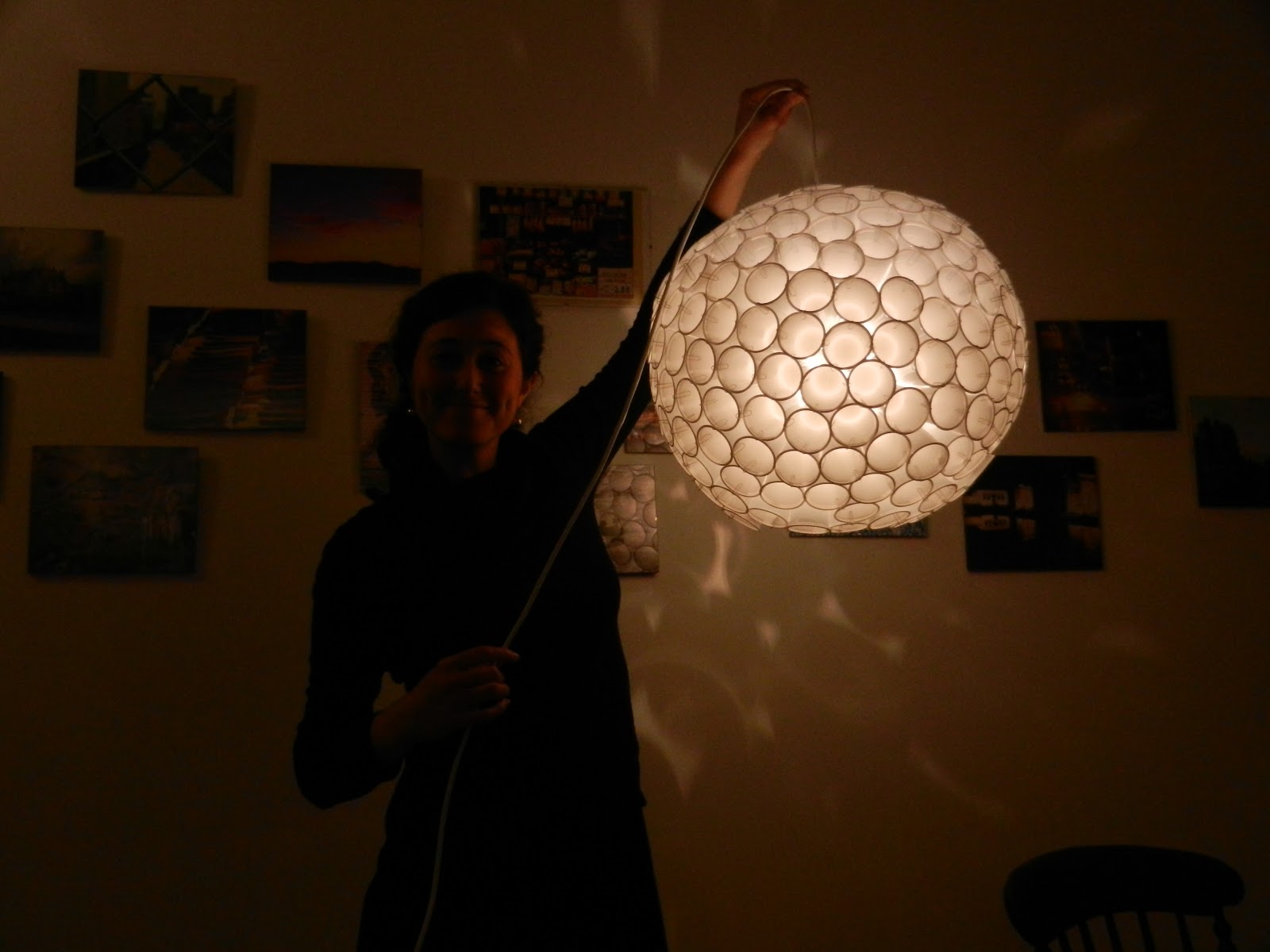 EL MUNDO DE SZASZÁ: PLASTICUP LAMP (DIY lamp made with plastic cups)