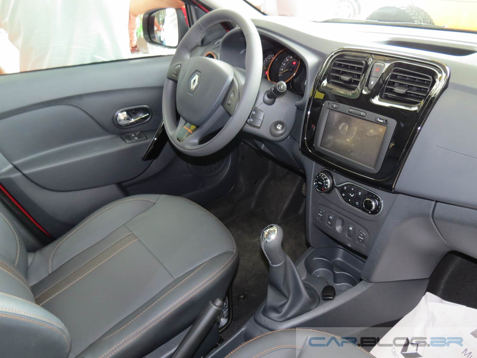 Renault Sandero Stepway 2015: detalhes internos e externos