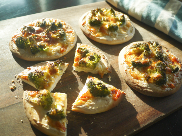 TOPAZ HORIZON: Our yummy Inside Out Broccoli and Cheese Pizza recipe