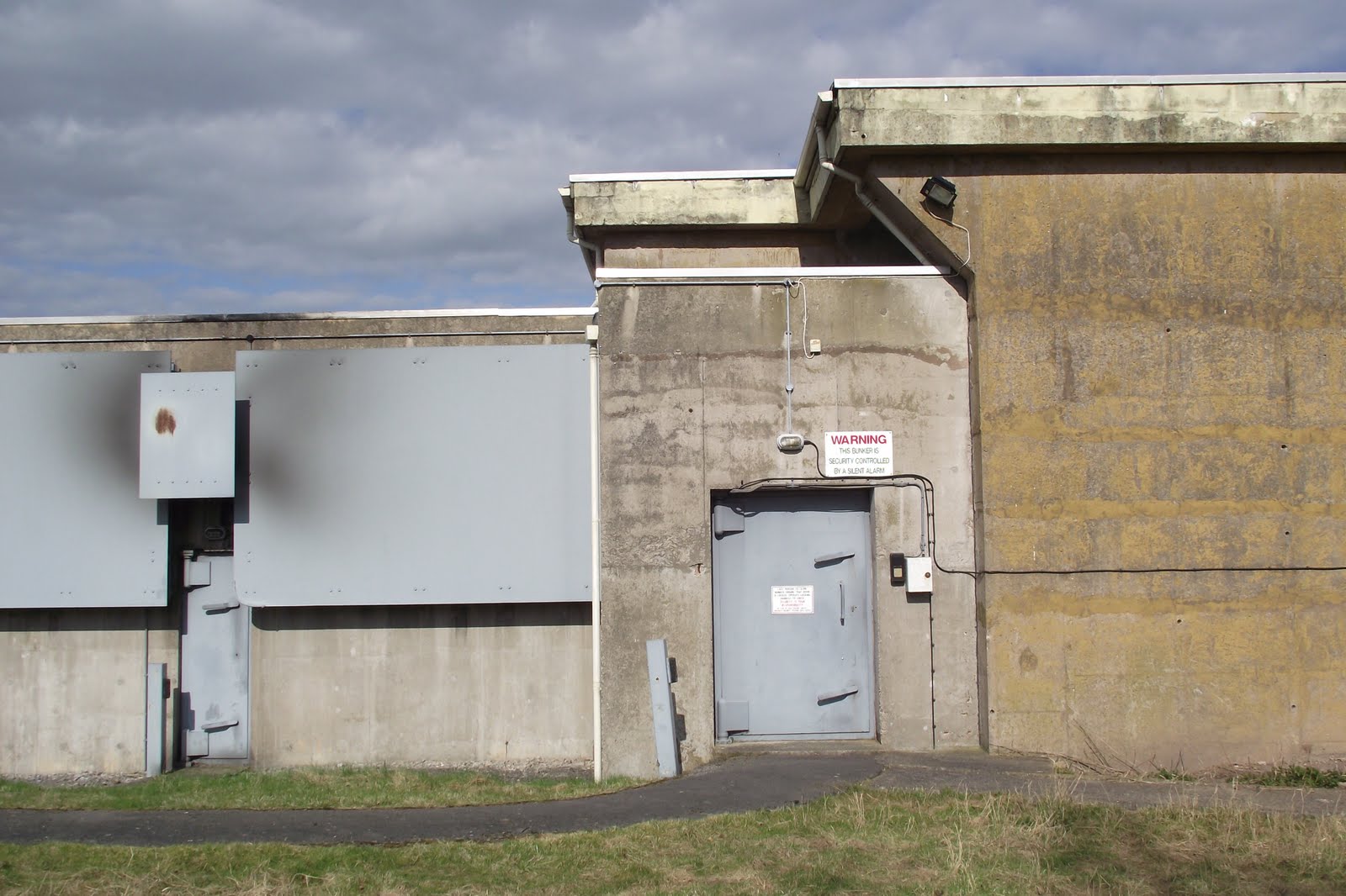 YoungManGoneWest: Hack Green, Nuclear War Bunker