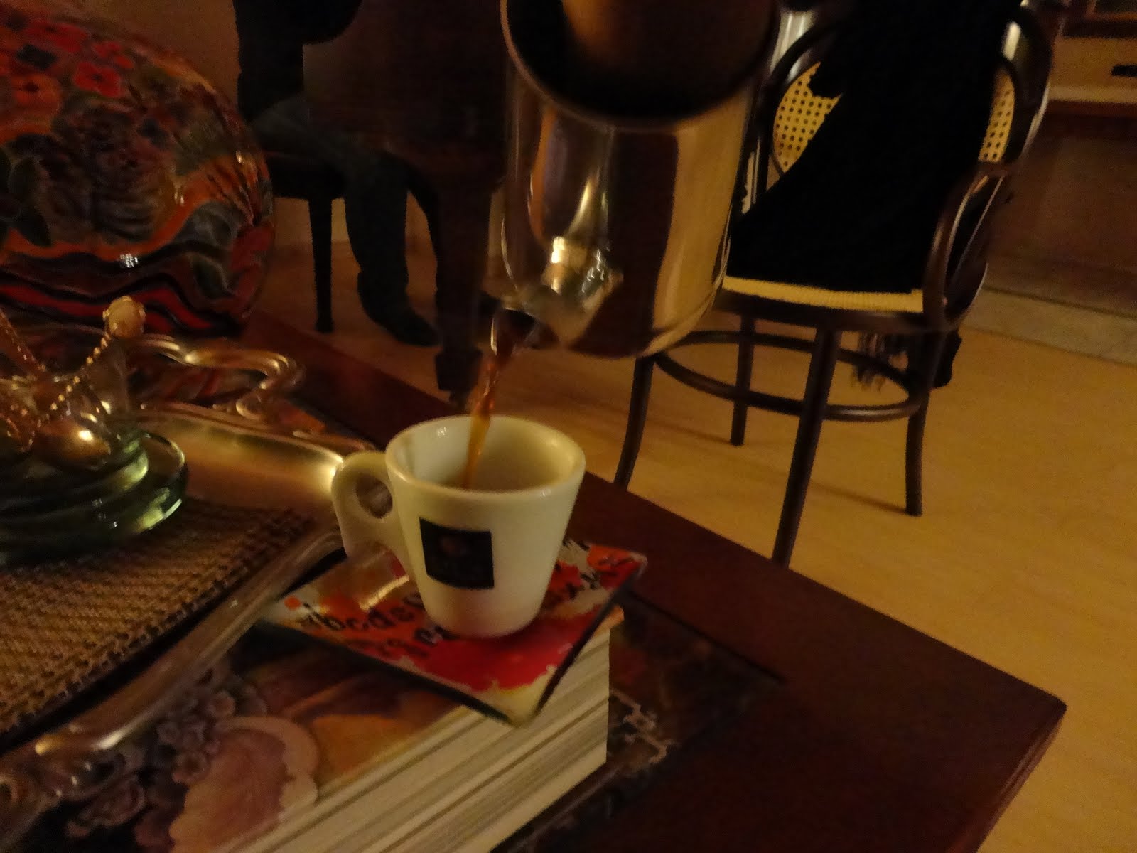 café inesquecível: Café passado com saco de pano