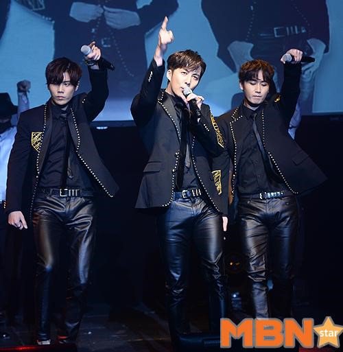 SS301 holds comeback showcase and expresses hope to work with Kim Hyun ...