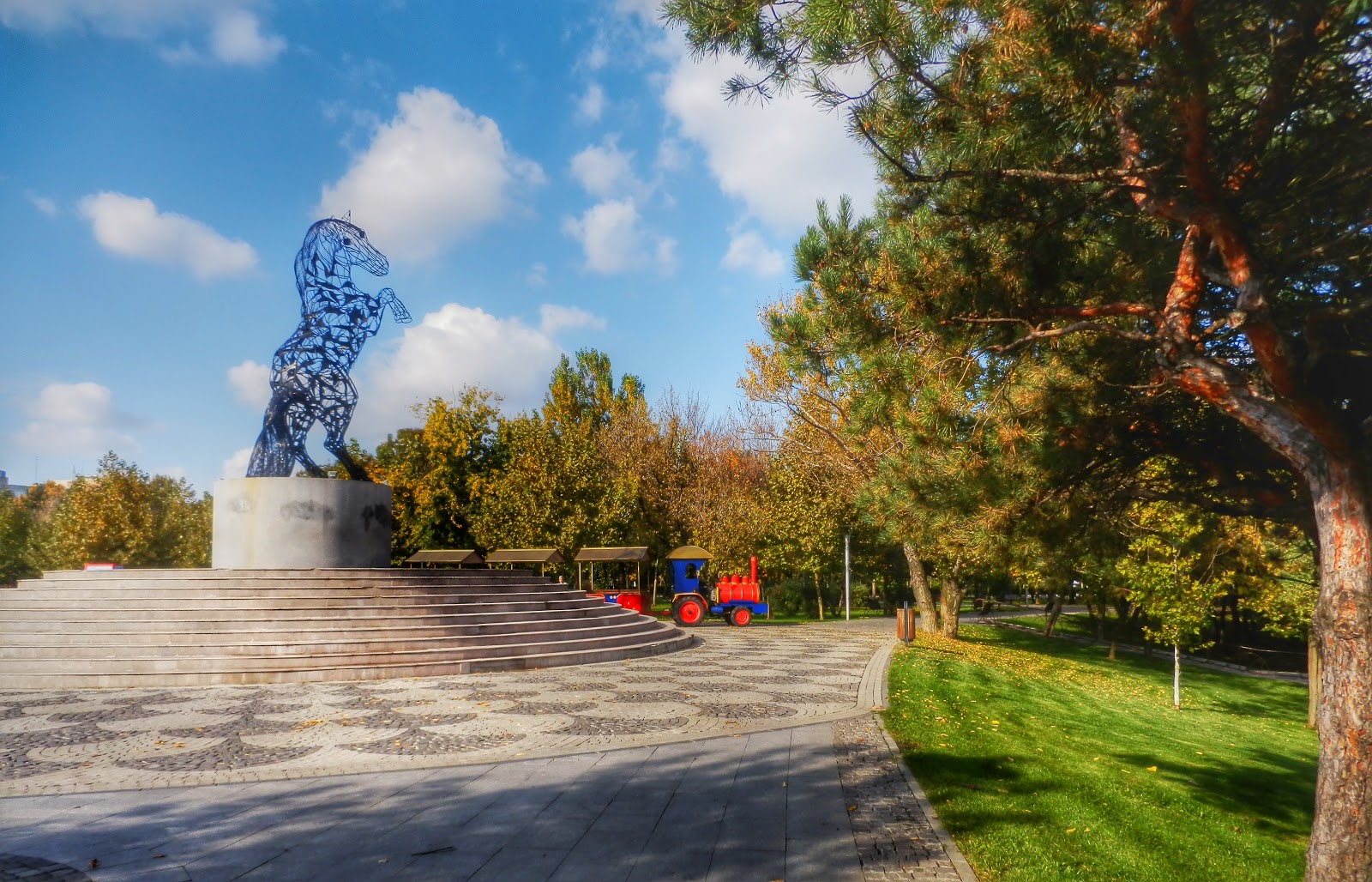 nicolcarm: Calul Titanilor - Parcul Titan