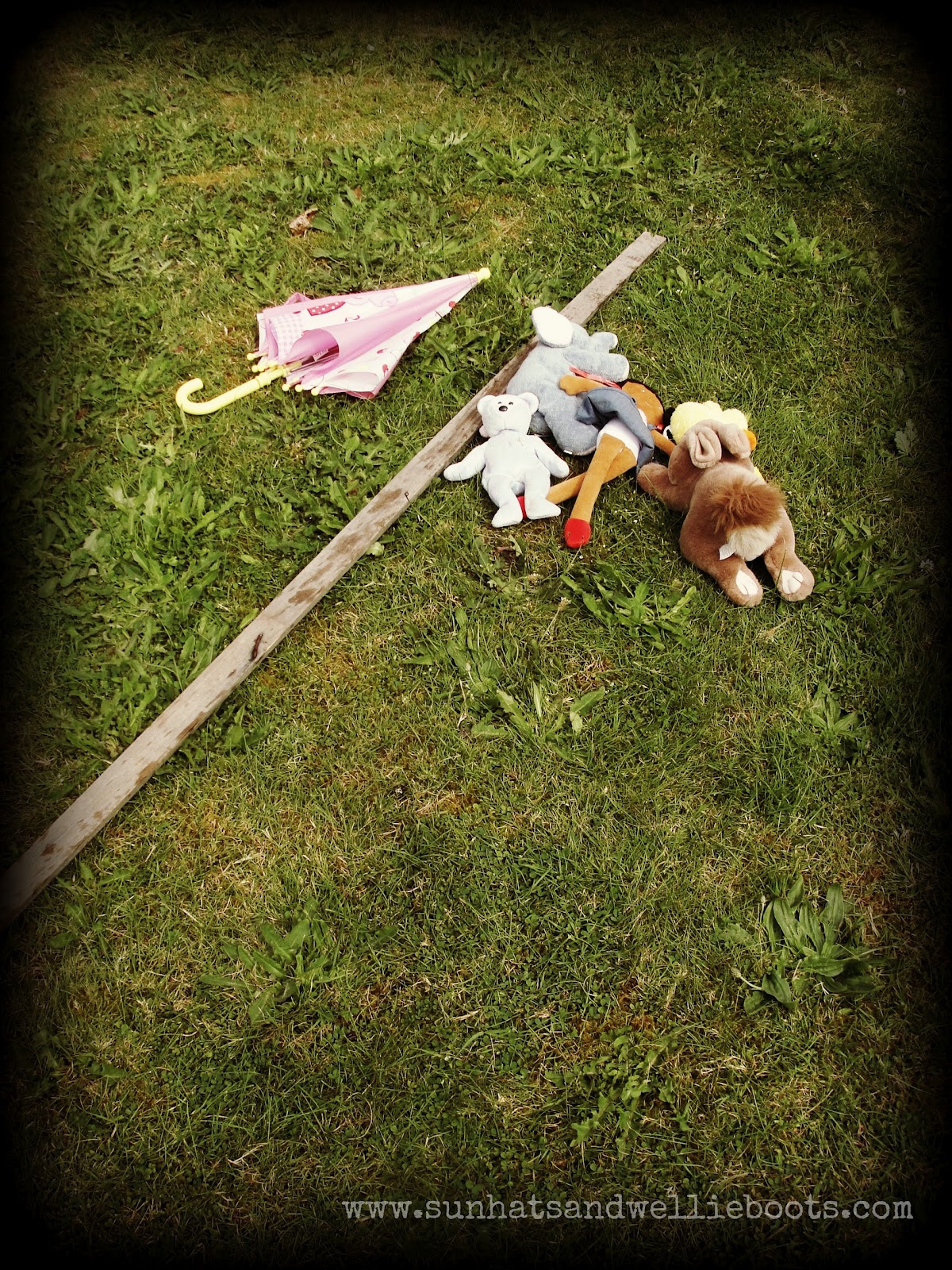 Sun Hats & Wellie Boots: DIY Zip Wire for Toys