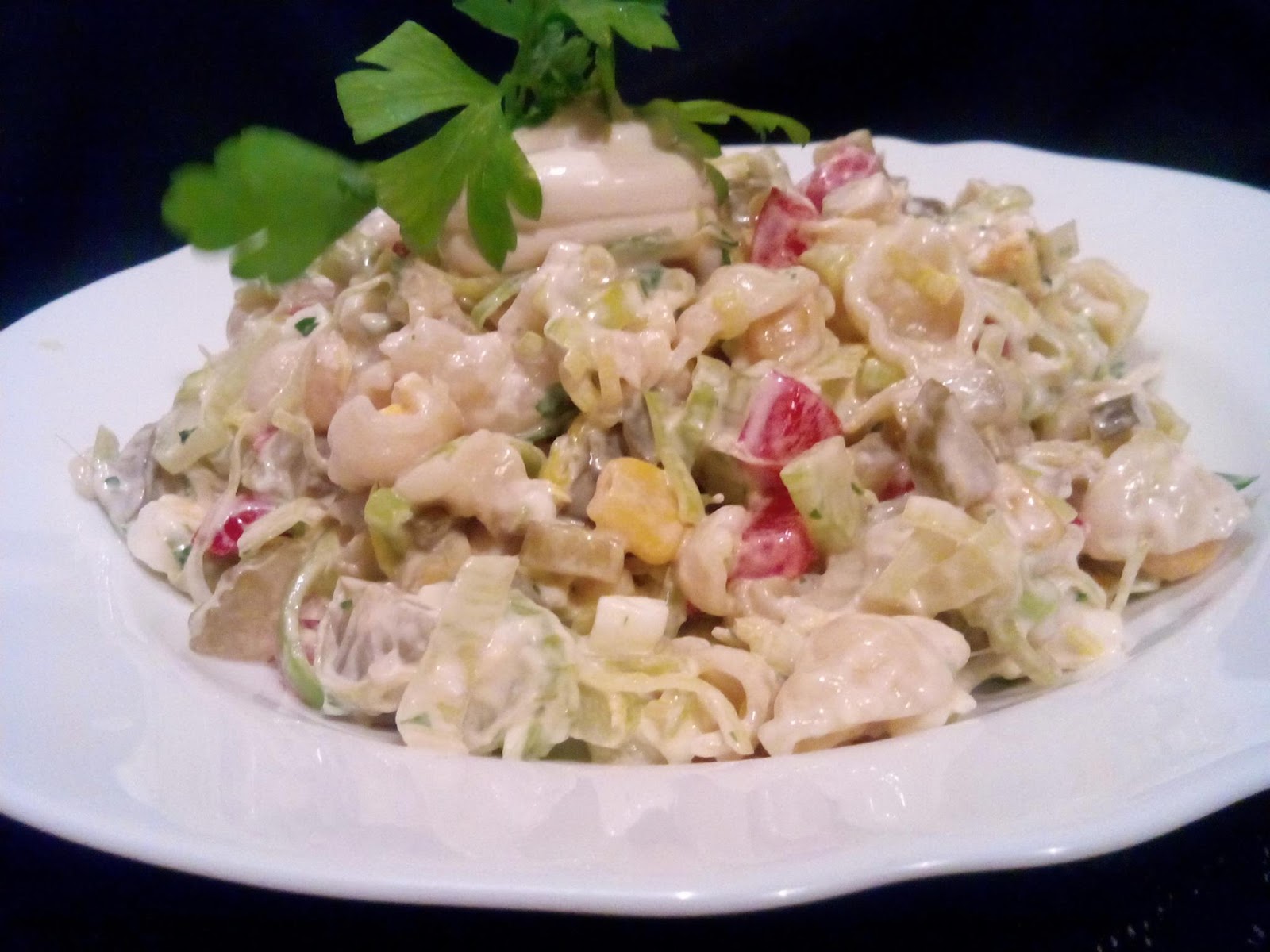 Magiczna kuchnia Kasi: Sałatka makaronowa z porem, papryką i selerem ...