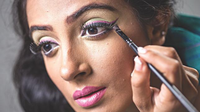 Interesting Facts about Bangladeshi Model & Actress Doyel | Life in ...