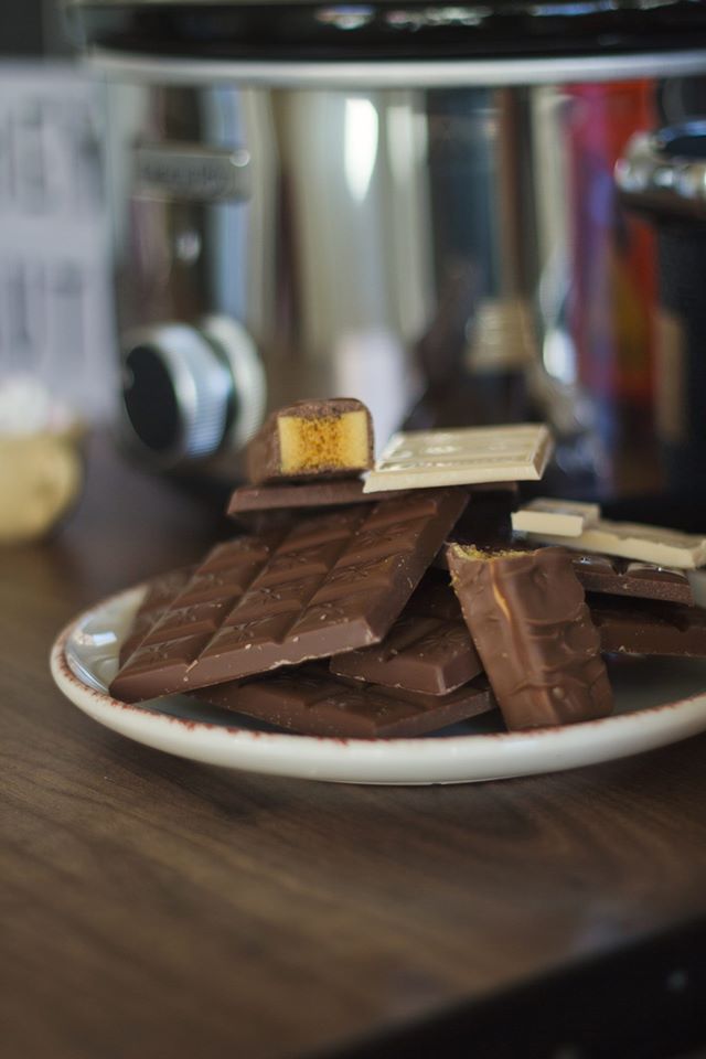 Caramac, Crunchie and Marshmallow Slow Cooker Fudge | Little Paper Swans