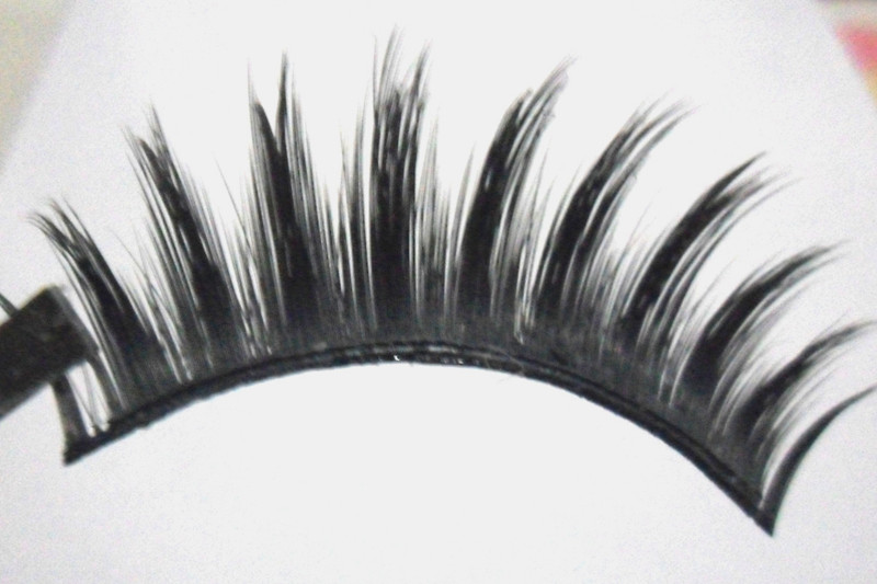 Beauty Diary: How to stack fake eyelashes