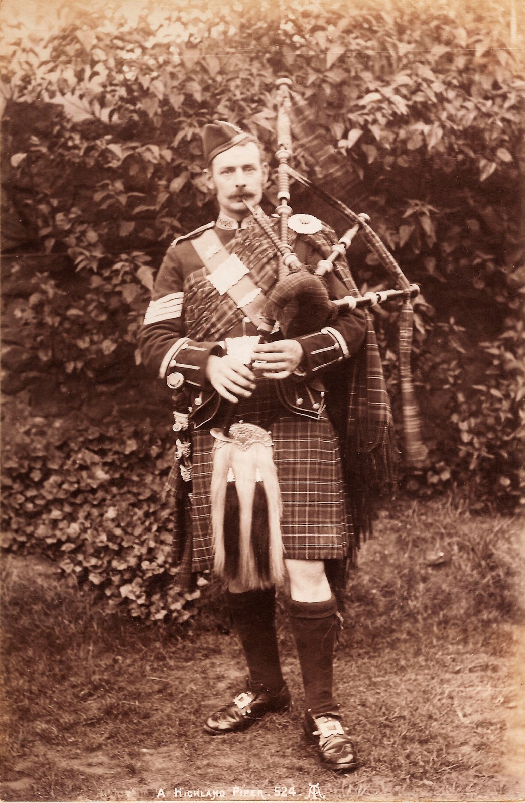 TempoSenzaTempo: The Piper and the Auld Brig o'Earn